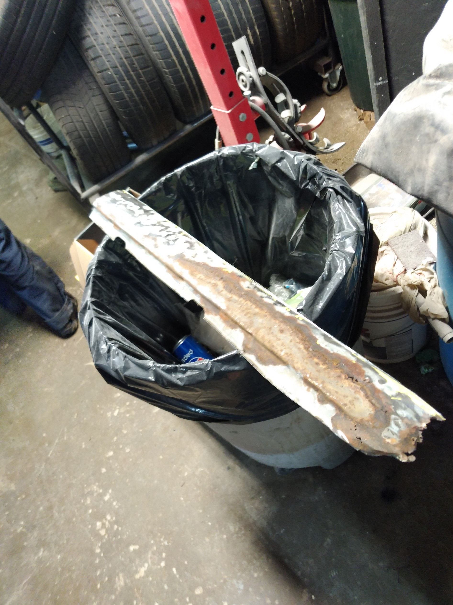 1999-2004 Volkswagen Golf (Mk4) 2-Door Rocker Panel, Passenger Side